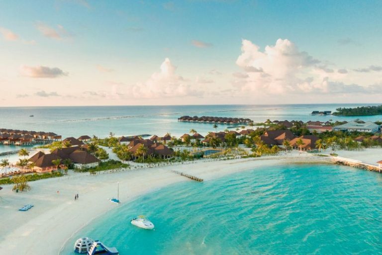 Flying with Surfboards: A Digital Nomad Surfer’s Guide to Airline Fees ...